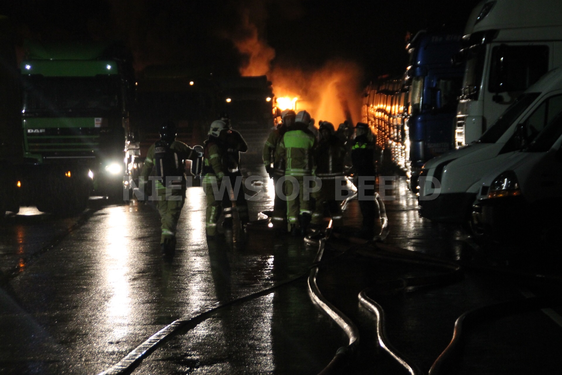 Zeer grote brand Schaften Trucks Polderweg Schiedam (video) - Nieuws op ...