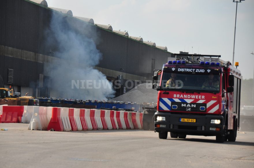 Afvalbrand bij afvalwerkingsbedrijf Sita Waalhavenweg Rotterdam ...