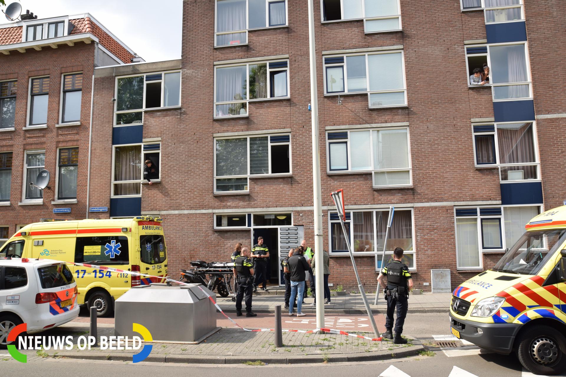 Dode bij schietpartij in woning Sandelingplein Rotterdam (video) - Nieuws op Beeld