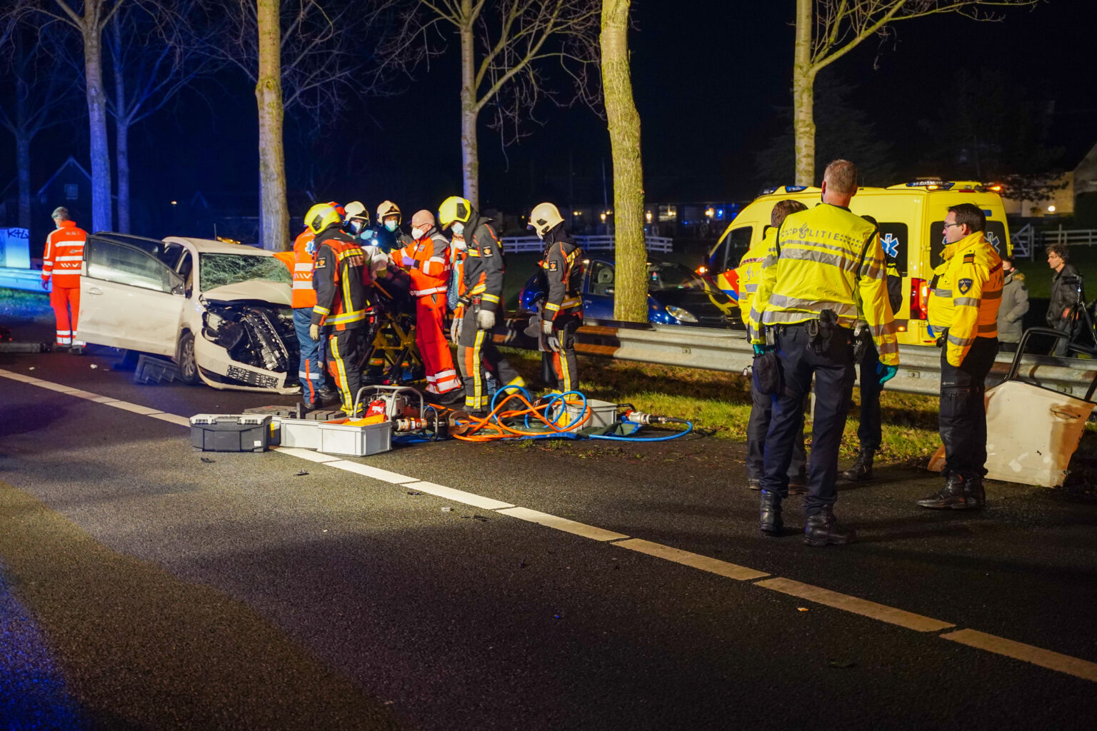 Automobilist zwaargewond na botsing met pijlwagen A20 Moordrecht (video) - Nieuws op Beeld - 112 ...