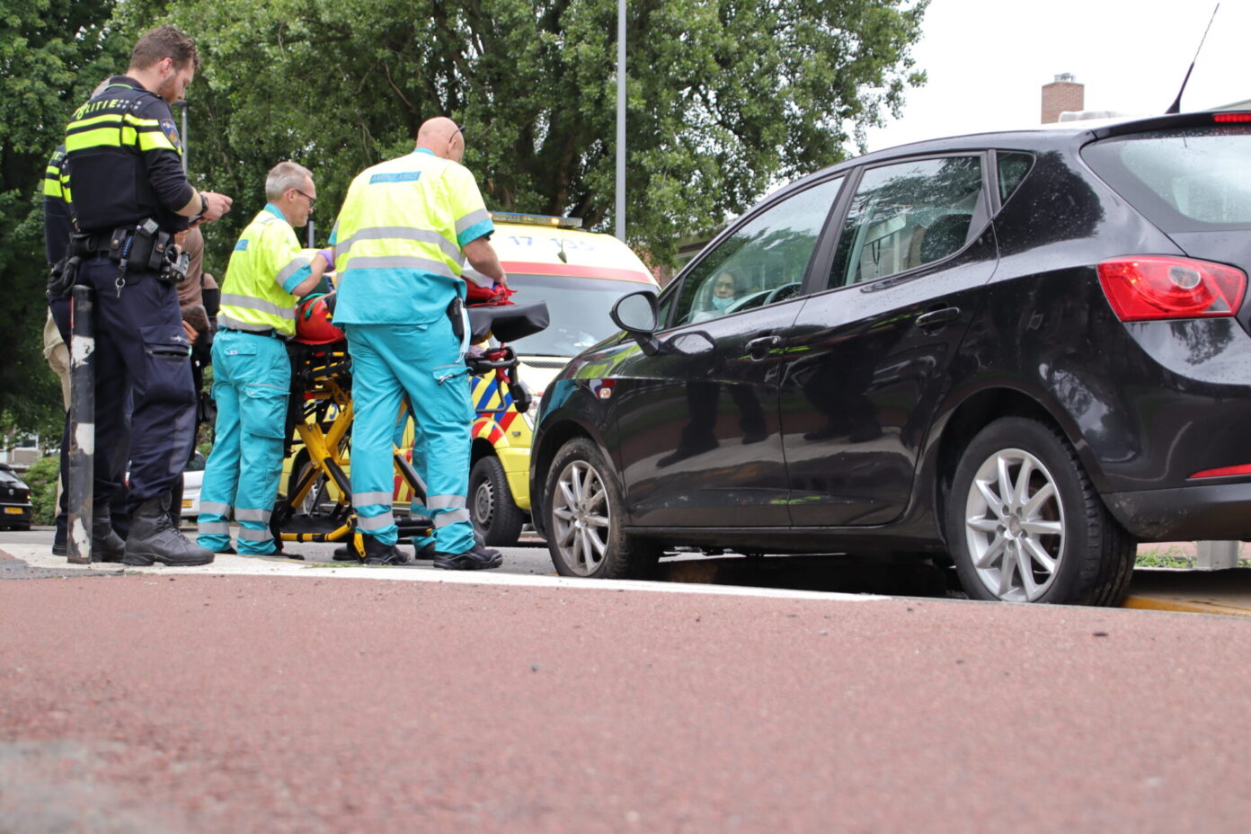 Vrouw rijdt zich vast op bussluis en raakt gewond Carnissesingel ...