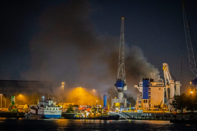 Opnieuw rookontwikkeling op schip Happy Rover Admiraal de Ruyterstraat ...