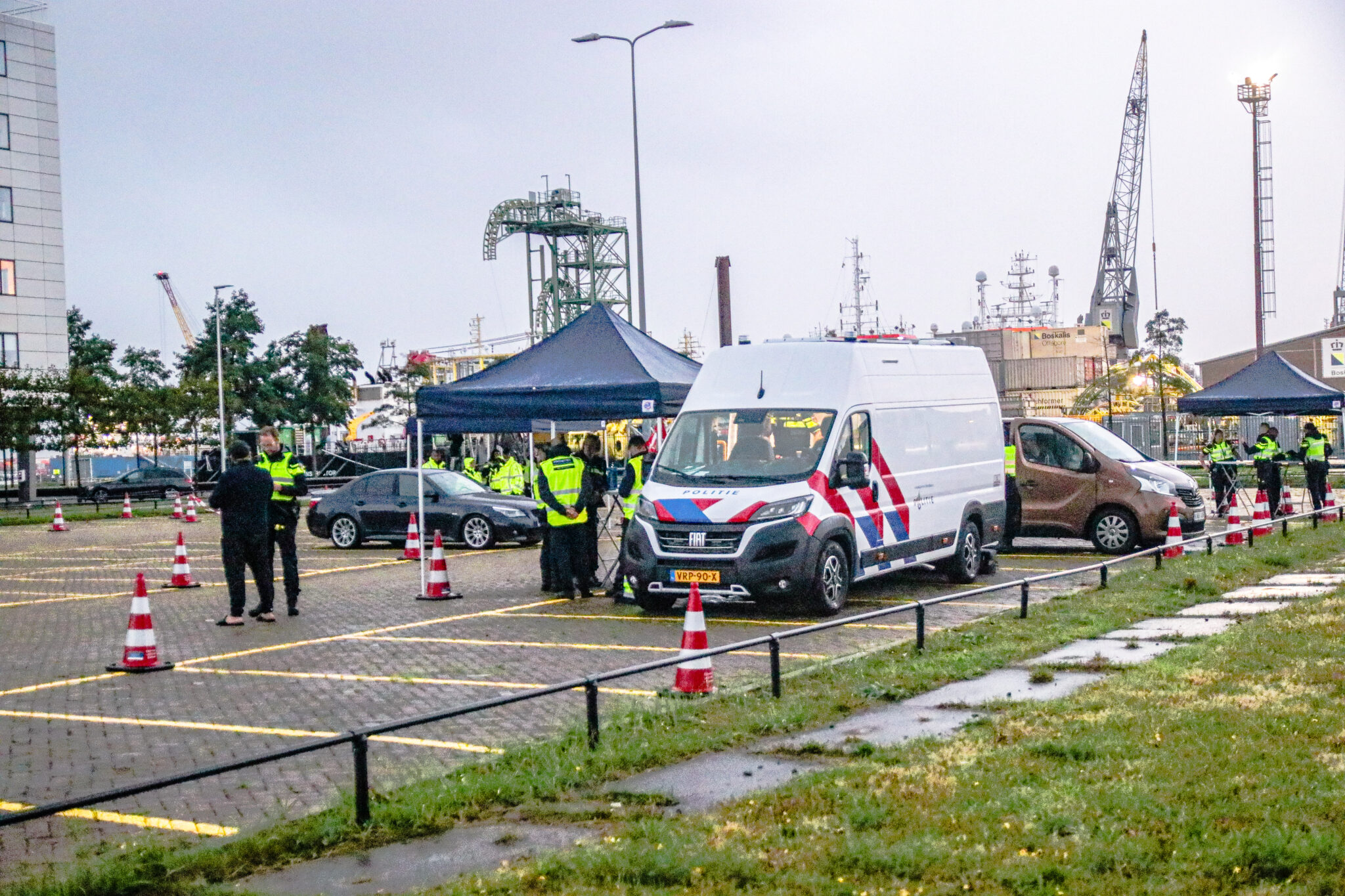 Grote verkeerscontrole in Rotterdams havengebied Pannerdenstraat Rotterdam - Nieuws op Beeld ...