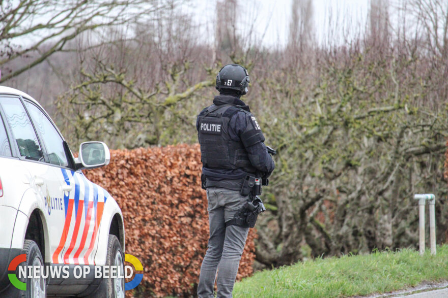 Zes aanhoudingen na vondst van drugslab Zinkweg Oud-Beijerland - Nieuws op Beeld - 112 Nieuws ...