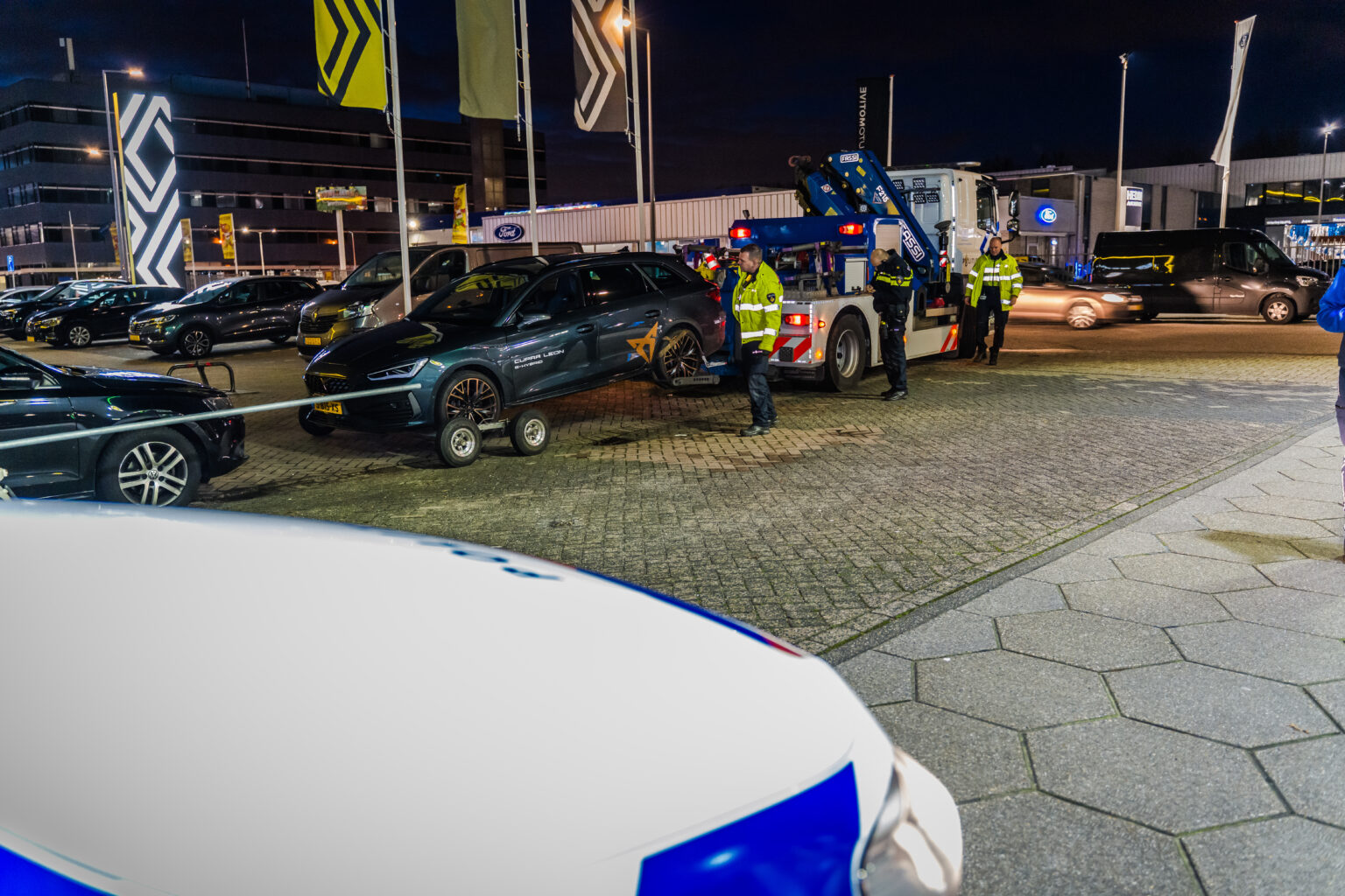 Voetgangster zwaargewond na aanrijding, automobilist rijdt door Schenkelse Dreef Capelle aan den ...