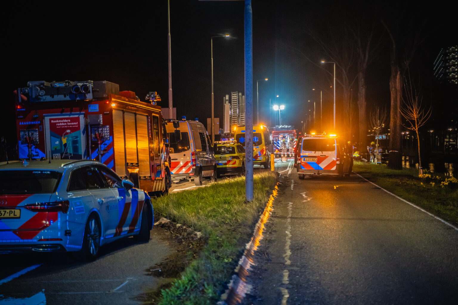 Automobilist (23) overleden bij ongeval op Abram van Rijckevorselweg in Capelle aan den IJssel ...