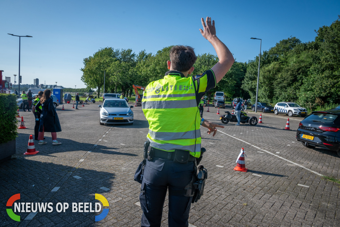 Aanhoudingen en inbeslagnames bij grote verkeerscontrole Maasboulevard Rotterdam - Nieuws op ...