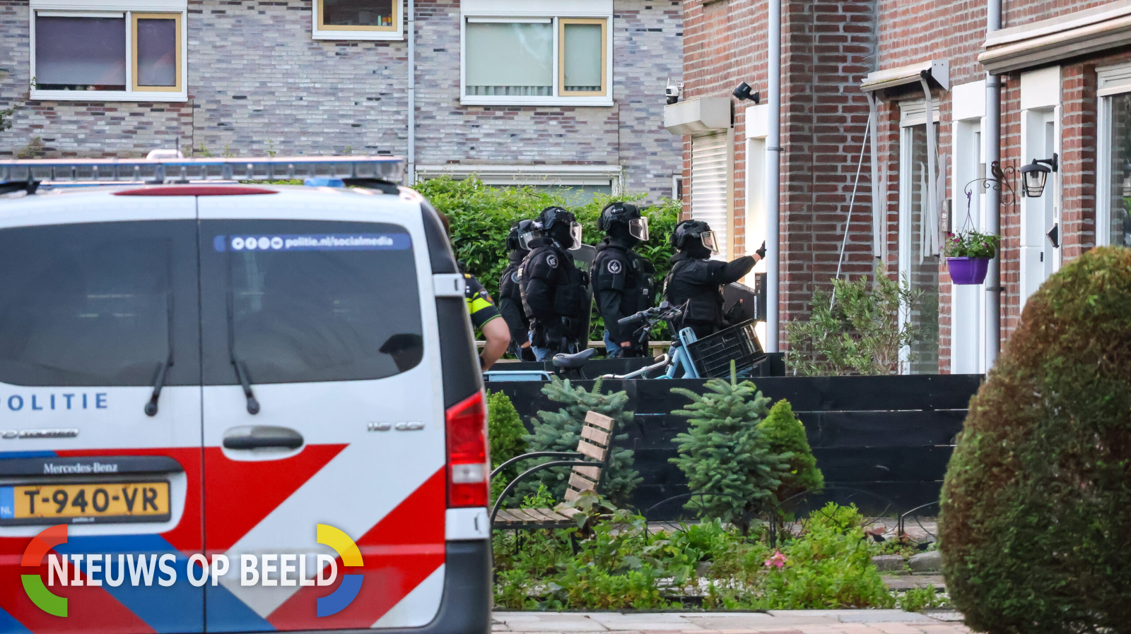 Politie overmeesterd man met onbegrepen gedrag Croonenburgh Oud-Beijerland - Nieuws op Beeld ...