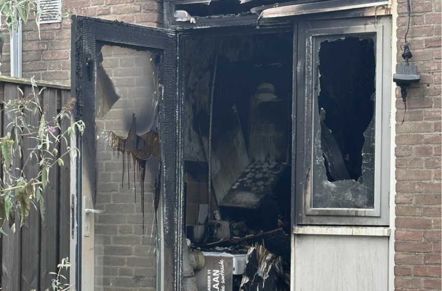 Woning zwaar beschadigd door uitslaande brand Ellemare Rotterdam ...