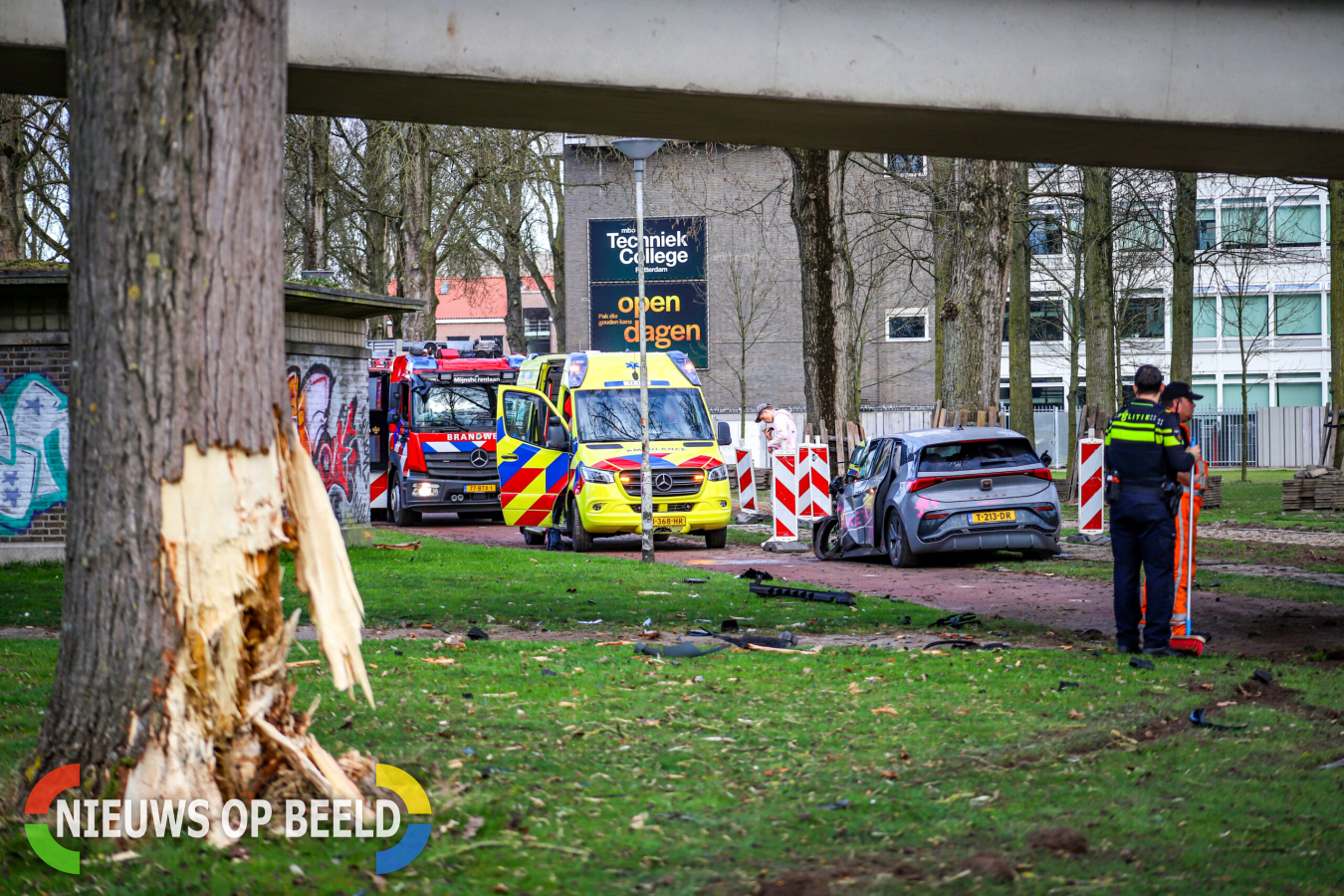 Ravage nadat bestuurder in slaap valt Vaanweg Rotterdam - Nieuws op Beeld - 112 Nieuws vanuit ...