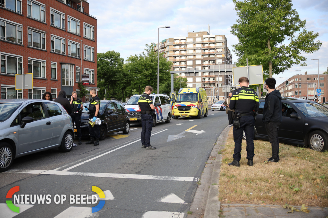 Automobilist gevlucht na veroorzaken aanrijding met gewonde Strevelsweg Rotterdam - Nieuws op ...