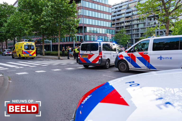 Voetganger op zebrapad aangereden, automobilist gevlucht Blaak ...